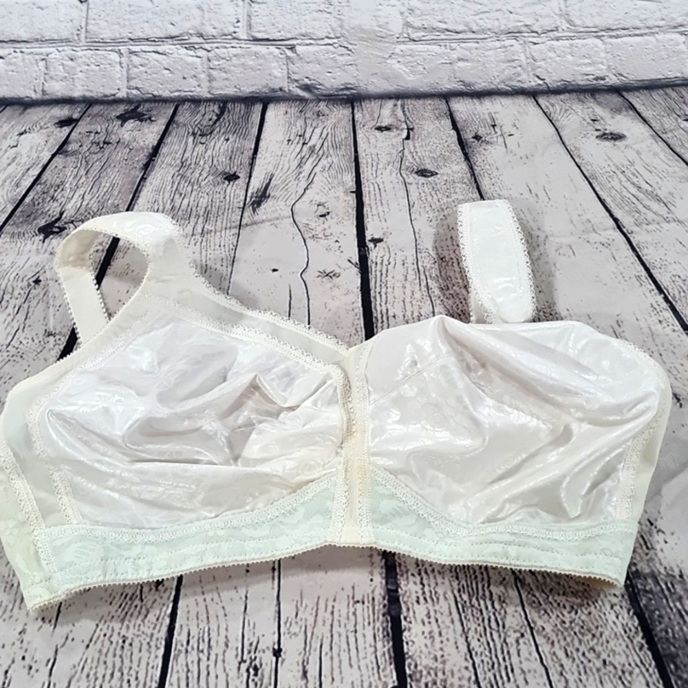 Vintage Playtex 18-Hour Bra - Gem